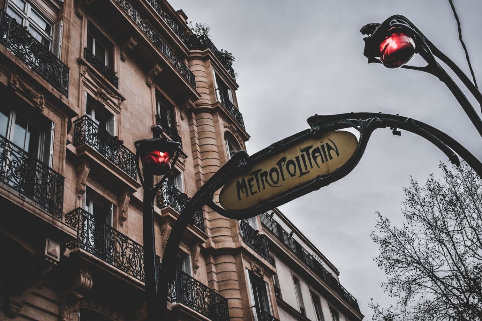 A Simple Guide to French Prepositions of Place